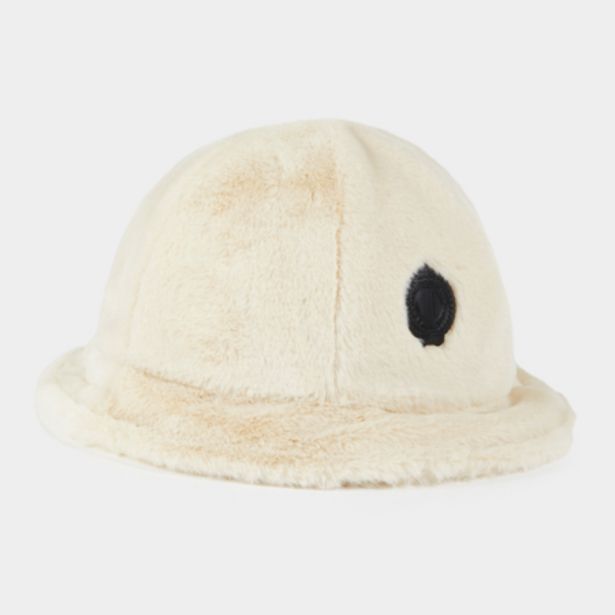 Fluffy badge bucket hat offer at Fabiani
