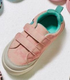 Sneakers sizes 2-6 offer at Ackermans